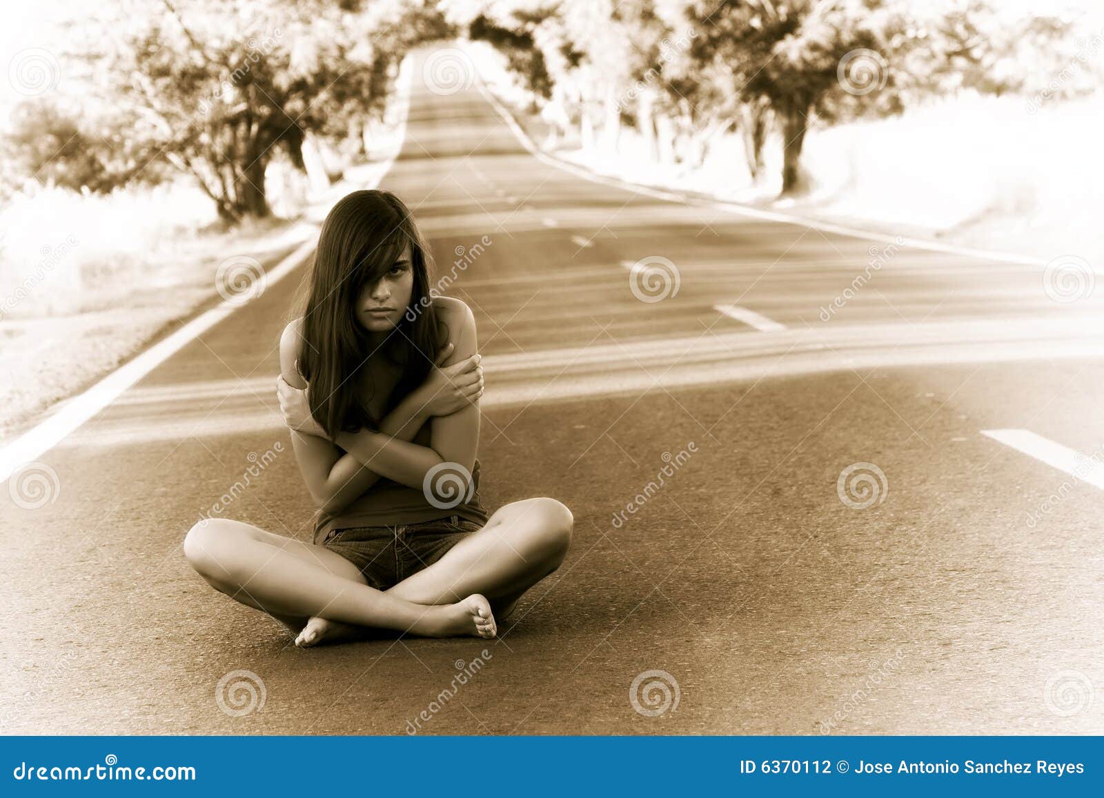 Jeune fille perdue photo stock. Image du emballement, solitude - 6370112