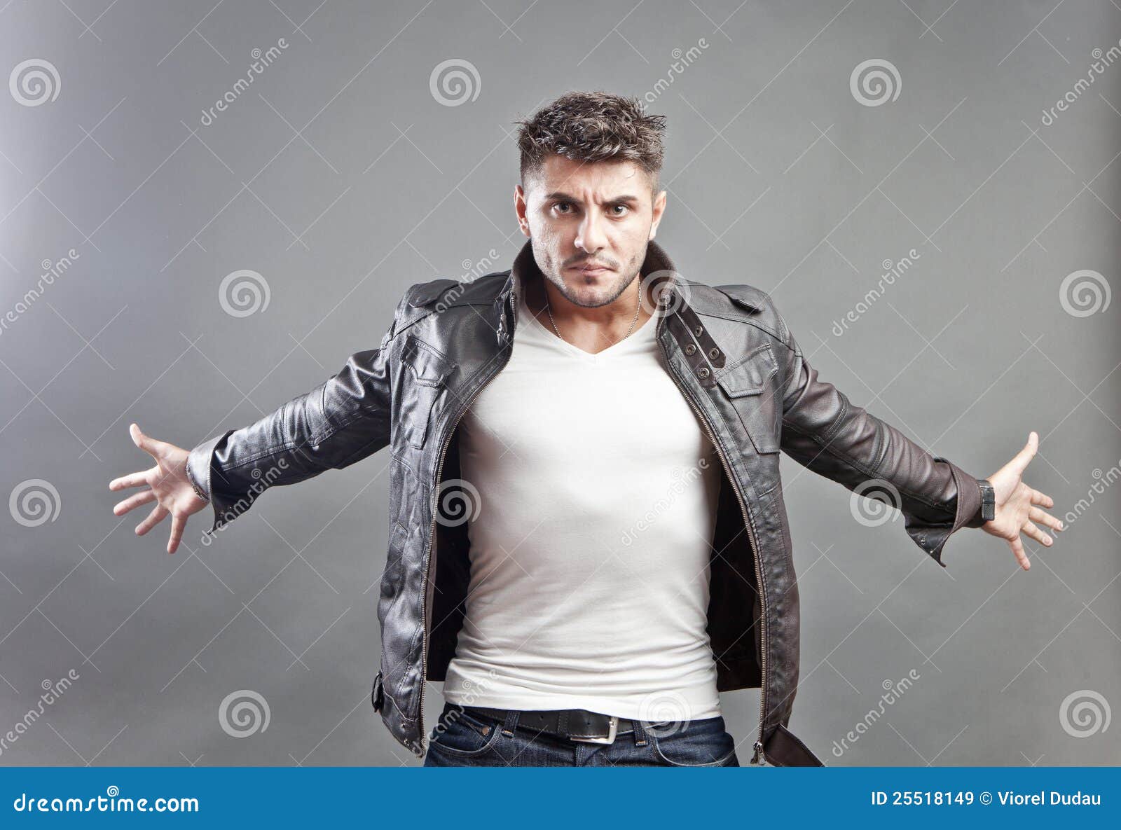 Jeune homme confiant image stock. Image du collant, homme - 25518149