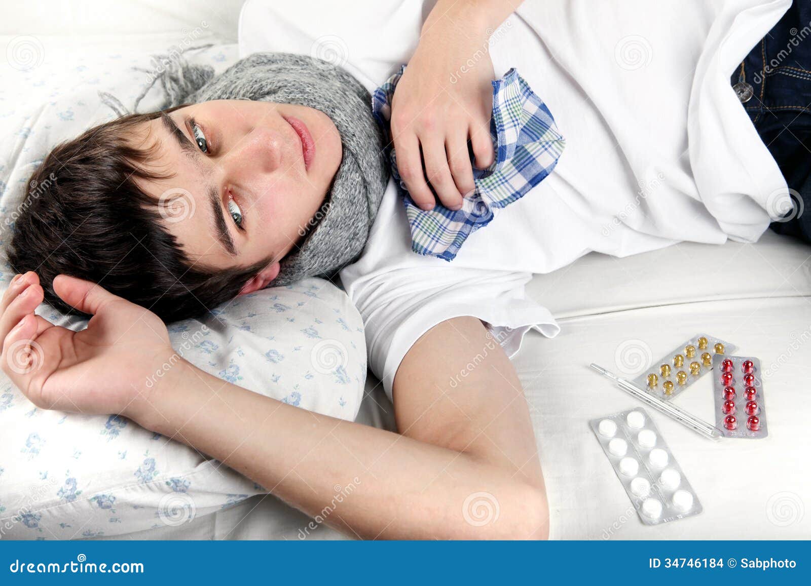 Jeune homme malade photo stock. Image du douloureux, médecine - 34746184