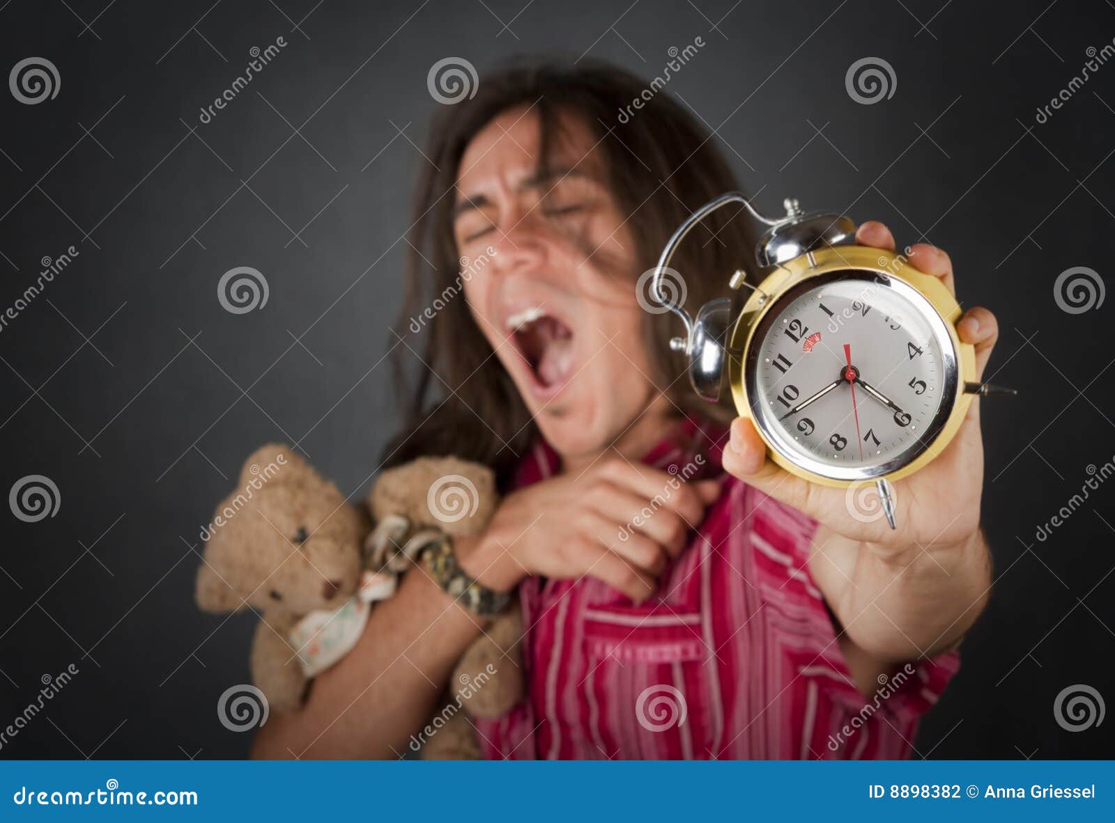 Jeune homme somnolent photo stock. Image of somnolent - 8898382