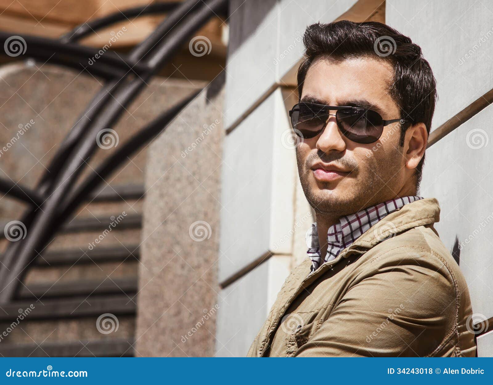 Jeune homme turc photo stock. Image du magnifique, orientation - 34243018