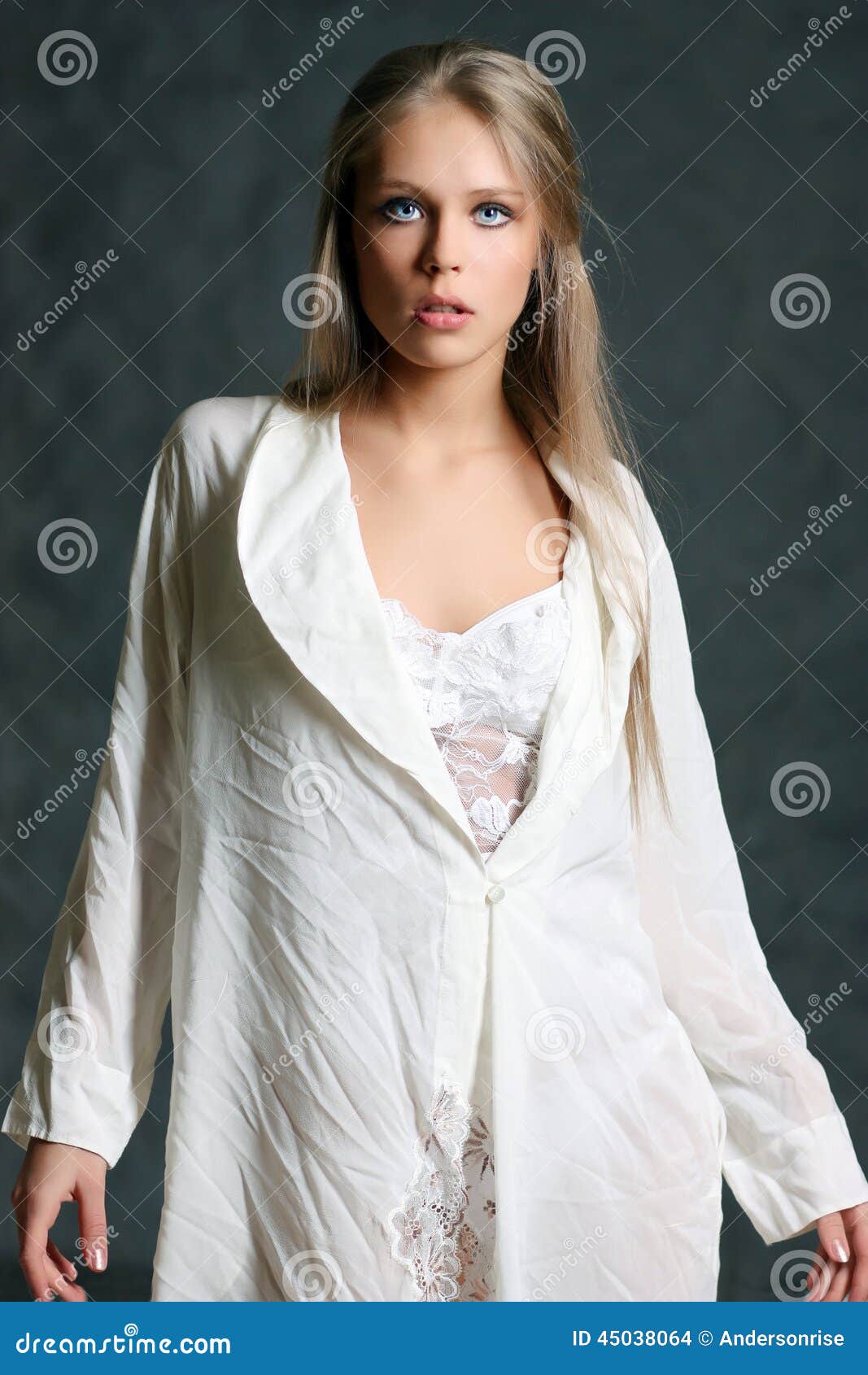 Jeune Jolie Femme Dans La Lingerie Blanche Photo Stock Image Du