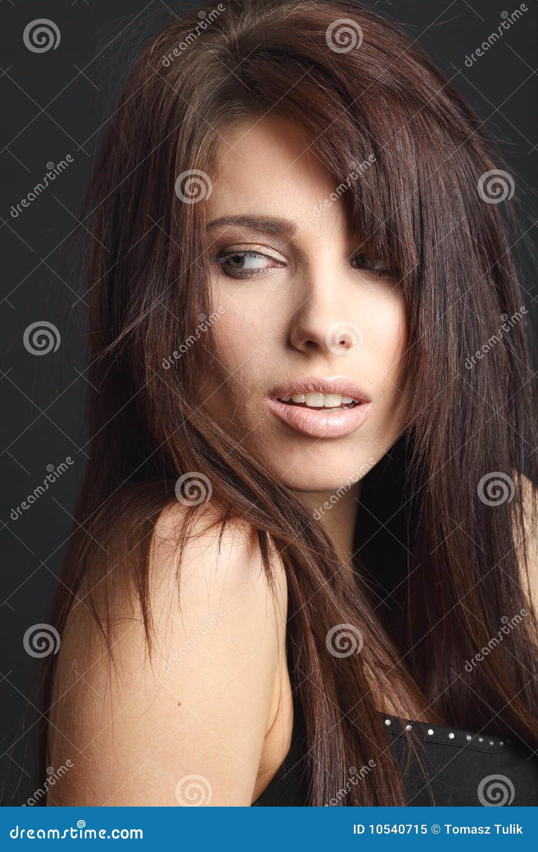 Jeune Modèle De Mode Attrayant Image stock - Image of beau, fond: 10540715