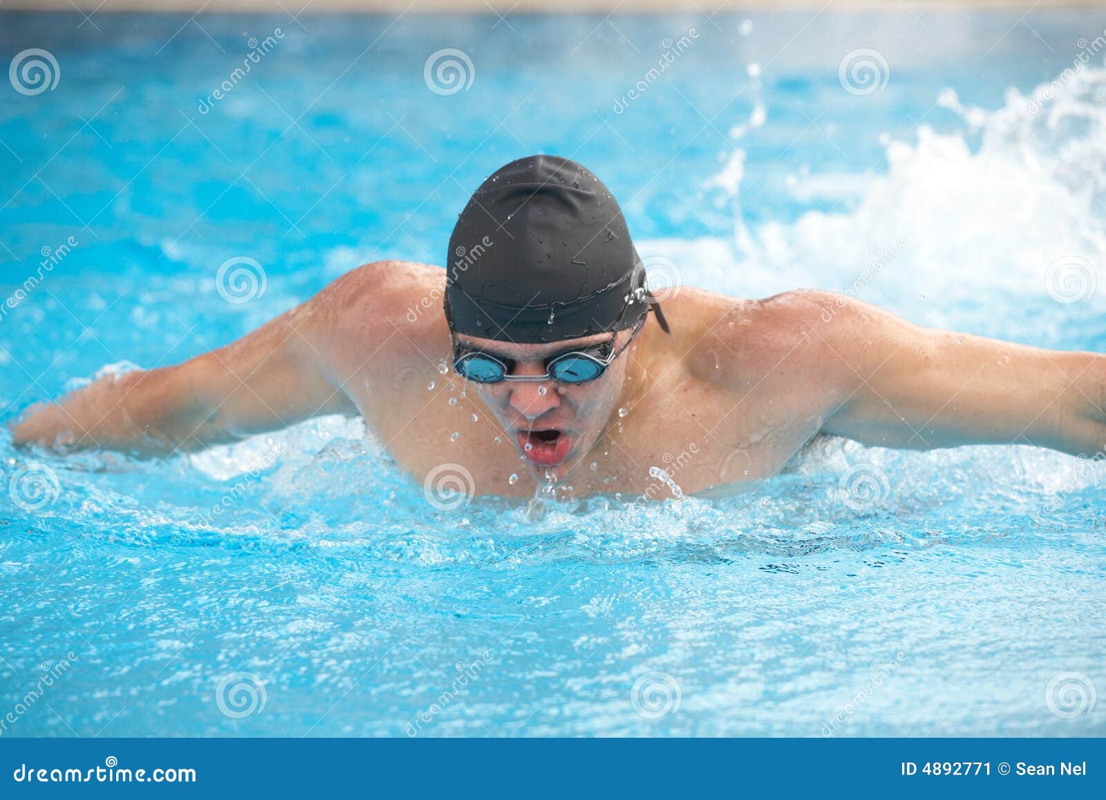 Jeune nageur adulte image stock. Image du gens, aptitude - 4892771