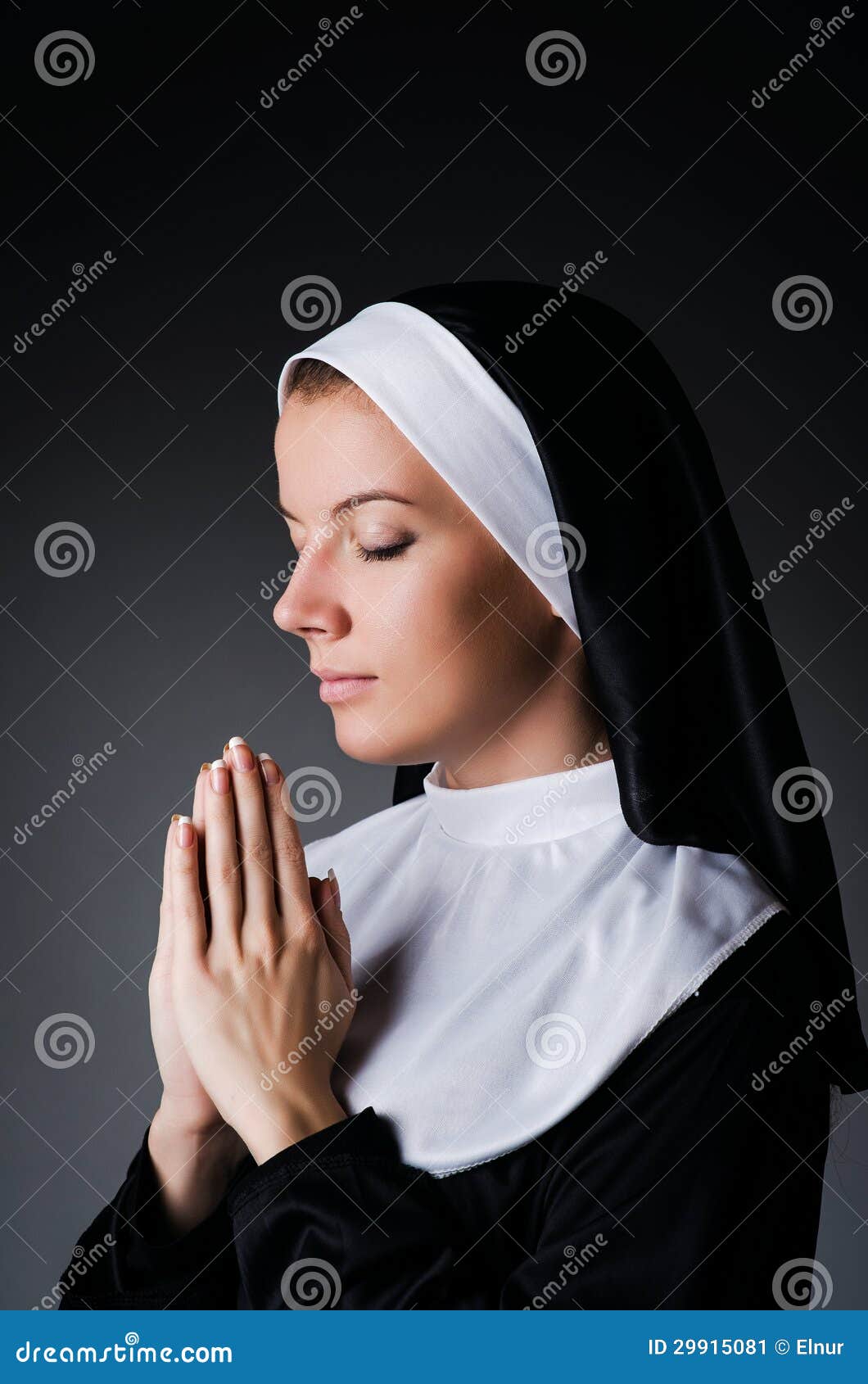 Jeune nonne image stock. Image du fille, paix, mignon - 29915081