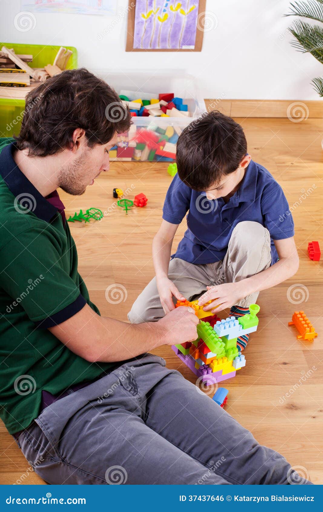 Jeune papa avec le fils photo stock. Image du personne - 37437646