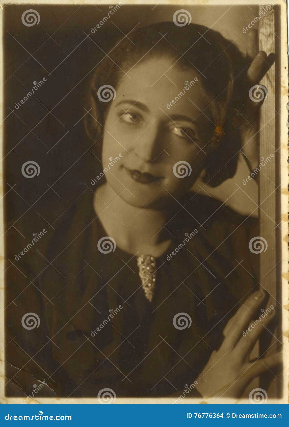 Jeune Portrait Roumain De Femmes Image stock éditorial - Image du ...