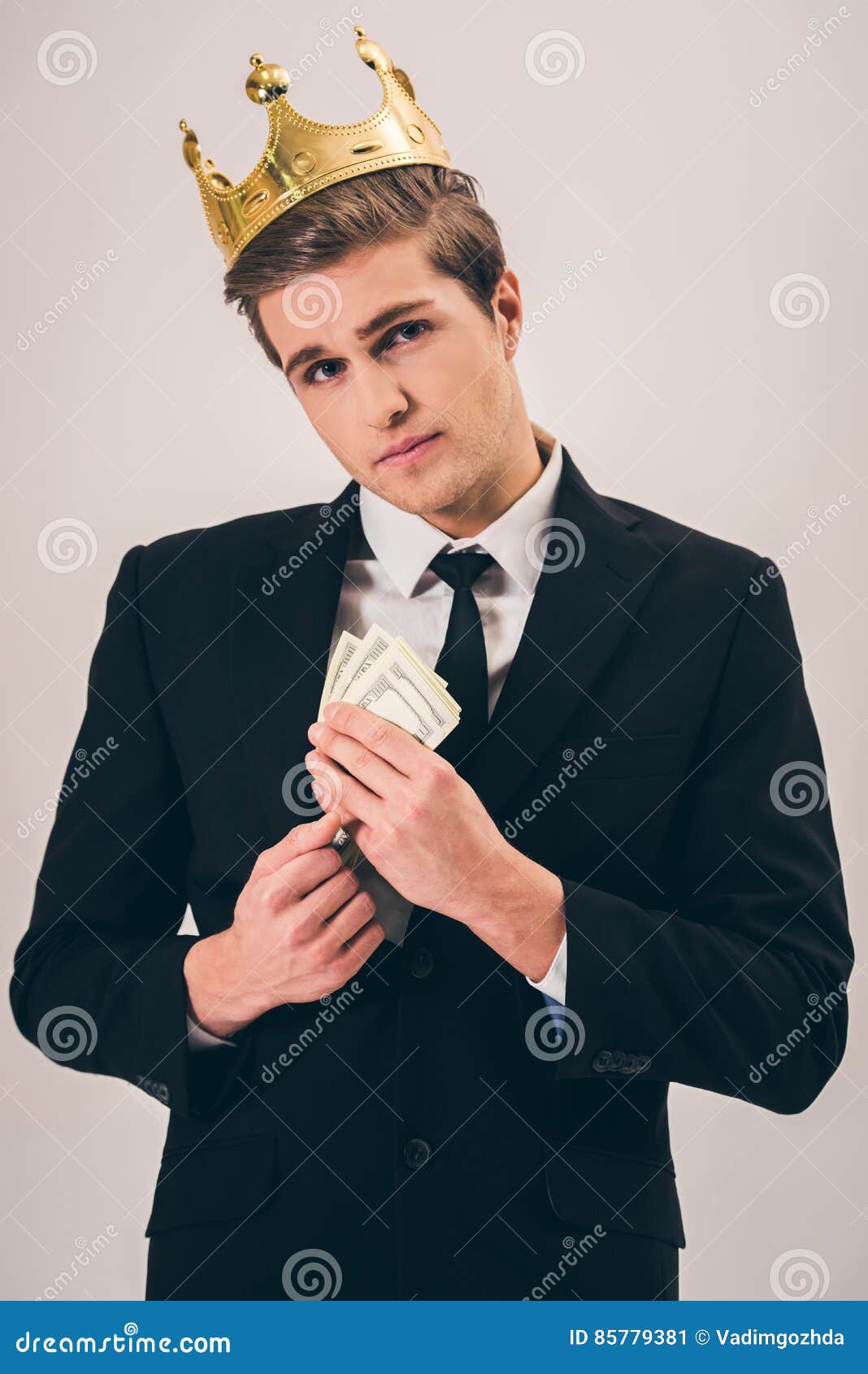 Jeune prince beau image stock. Image du tête, affaires - 85779381