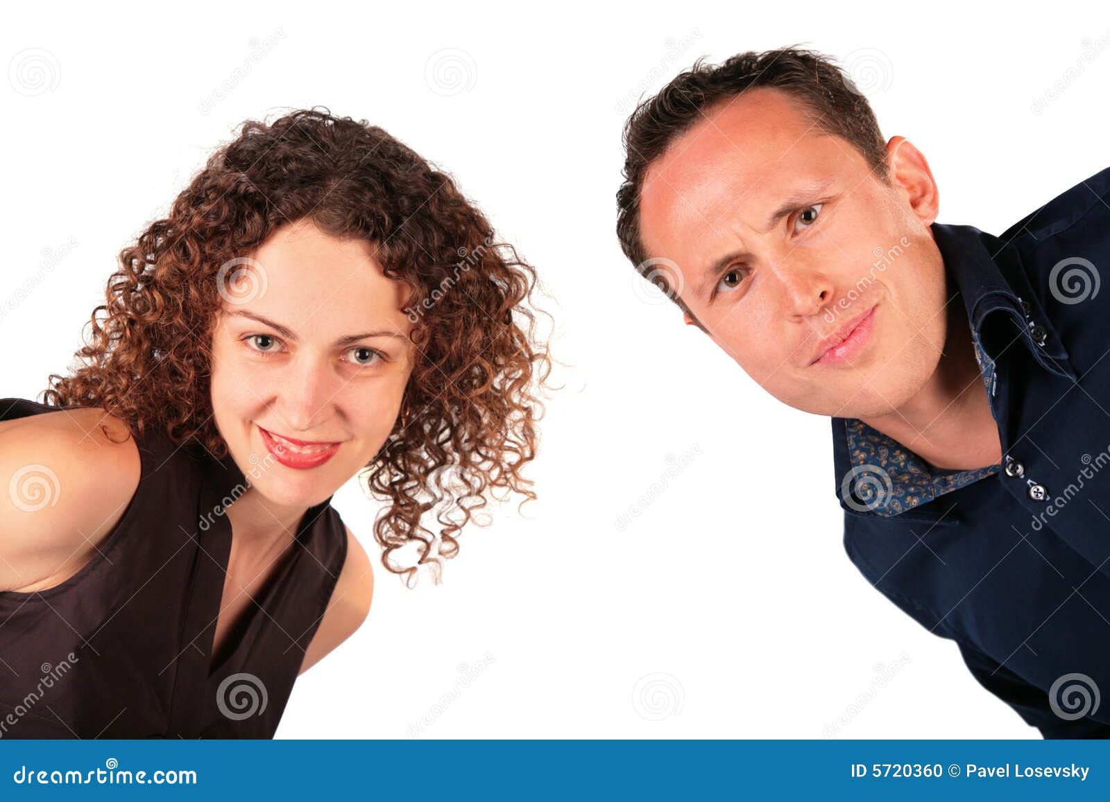 Jeune Regard Curieux De Couples Photo stock - Image du isolement ...