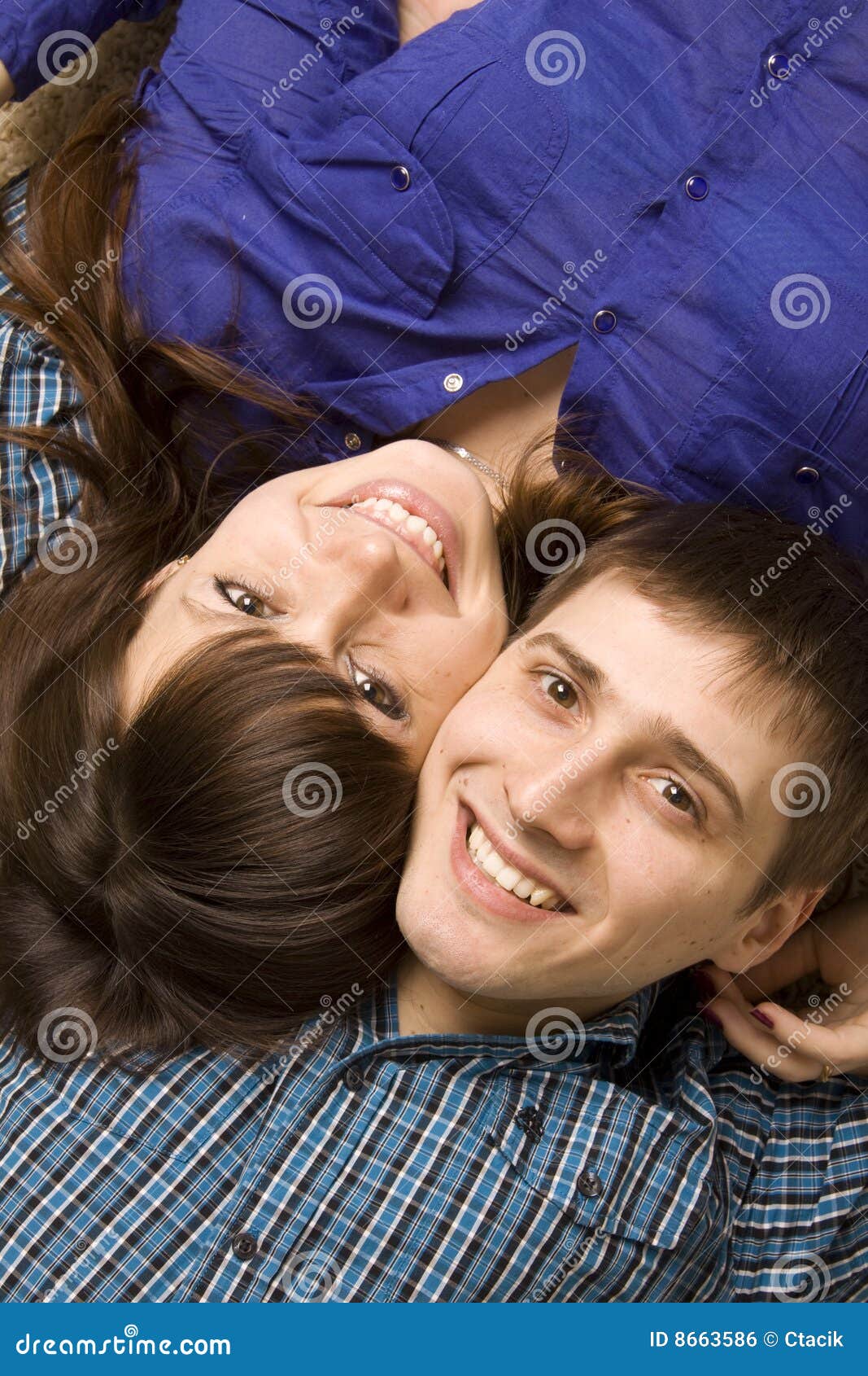 Jeune Sourire Heureux De Couples Image. Image: 8663586 Jeune Sourire Heureux De Couples Image. Image: 8663586