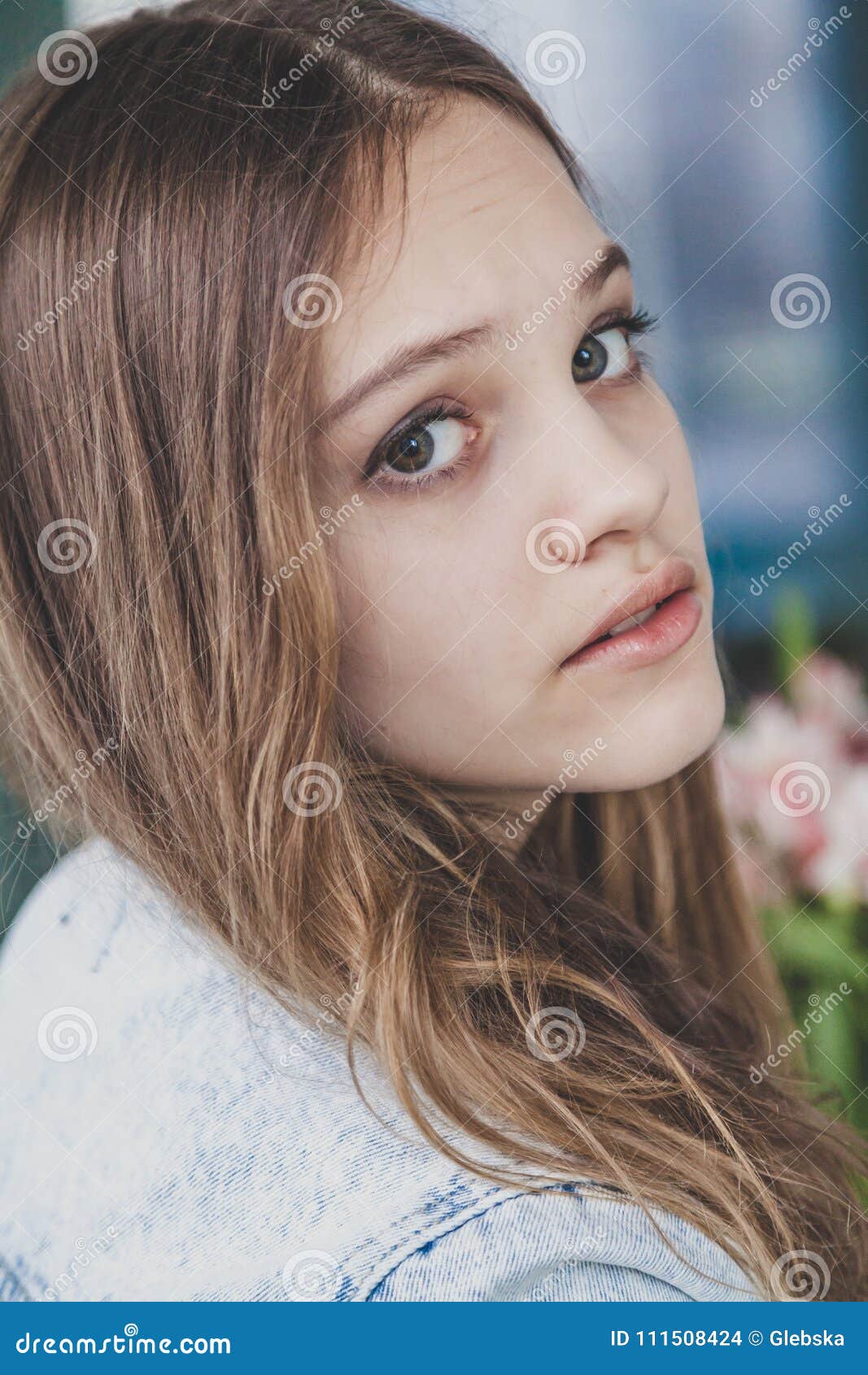 Jeune Verticale De Ladolescence De Fille Photo Stock Image Du