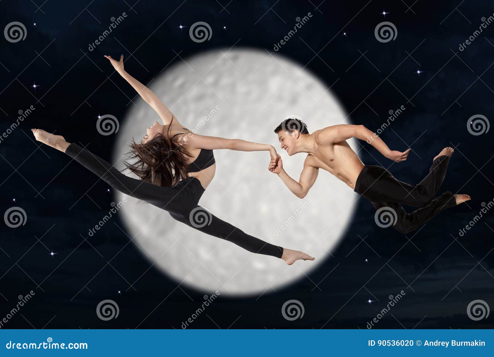 Jeunes Couples Des Danseurs Classiques Modernes Photo stock - Image du ...