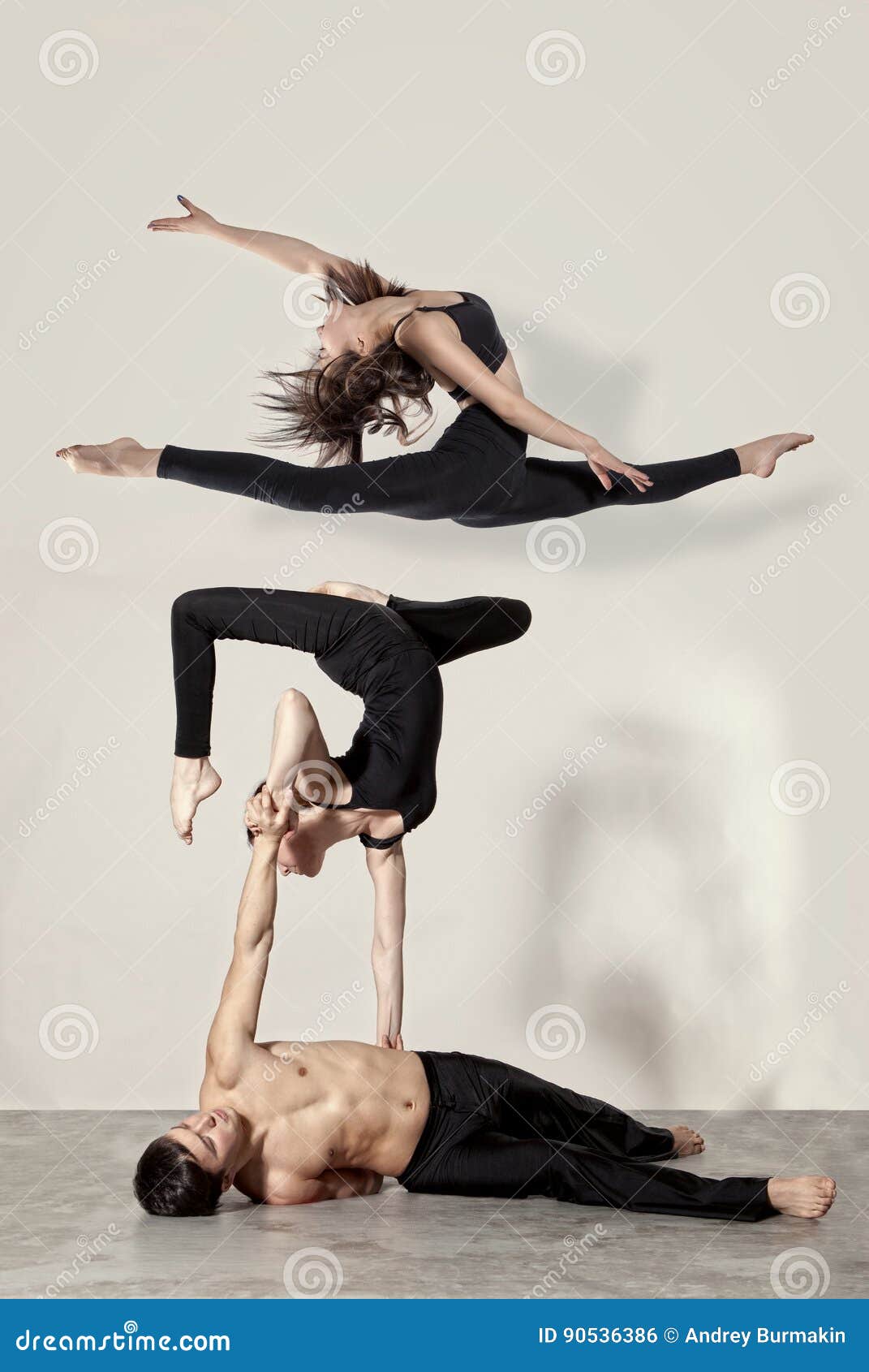 Jeunes Couples Des Danseurs Classiques Modernes Photo stock - Image du ...
