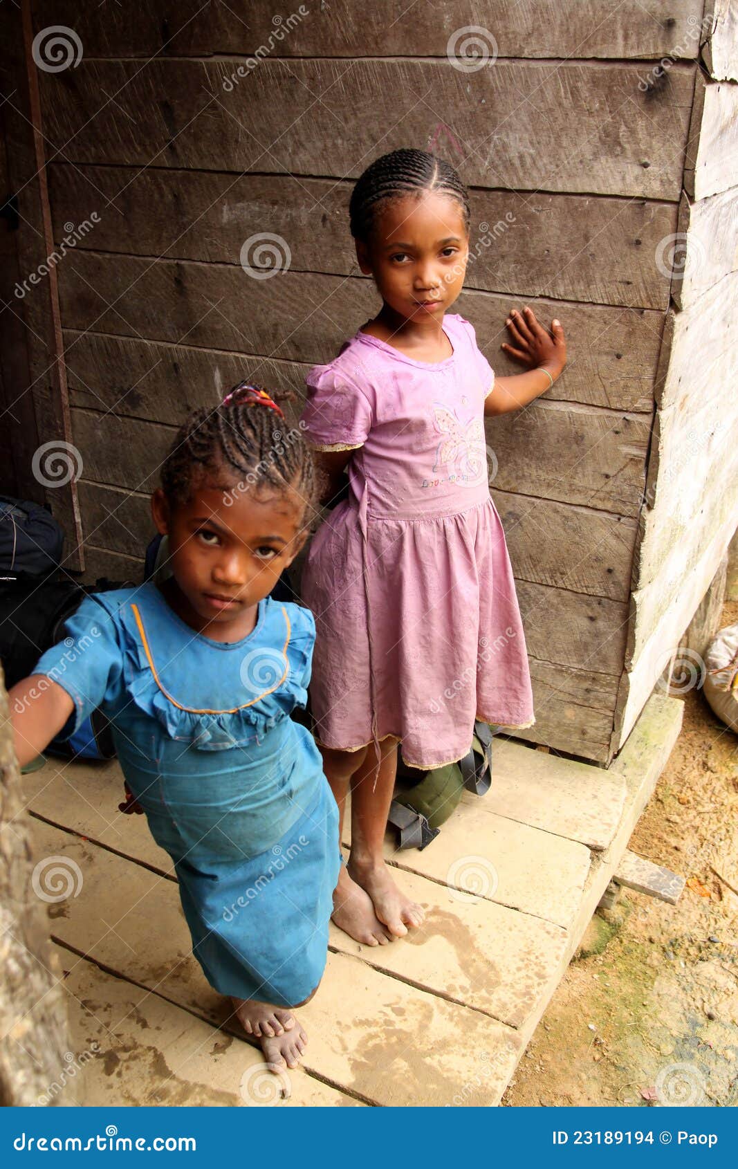 Jeunes filles malgaches image stock éditorial. Image du bleu - 23189194