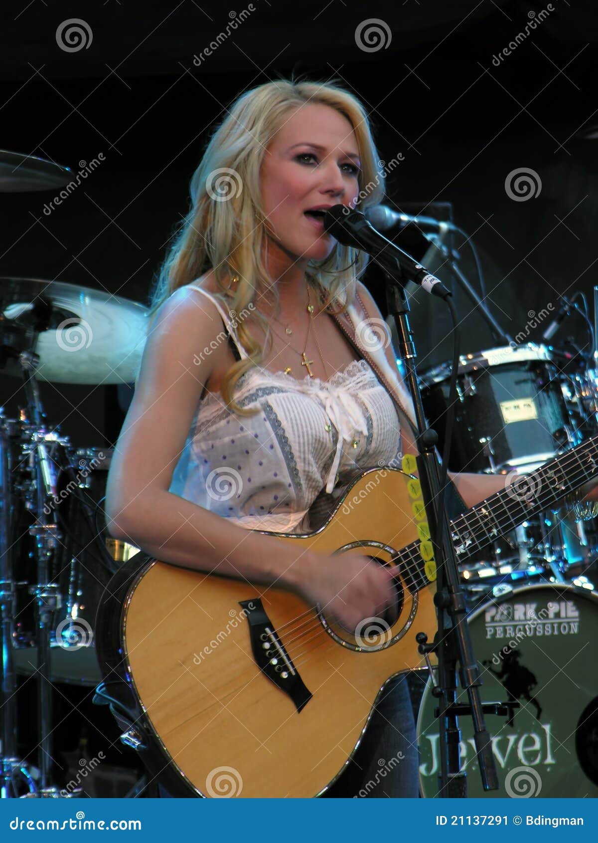 Jewel - Live Performance editorial photo. Image of photograph - 21137291