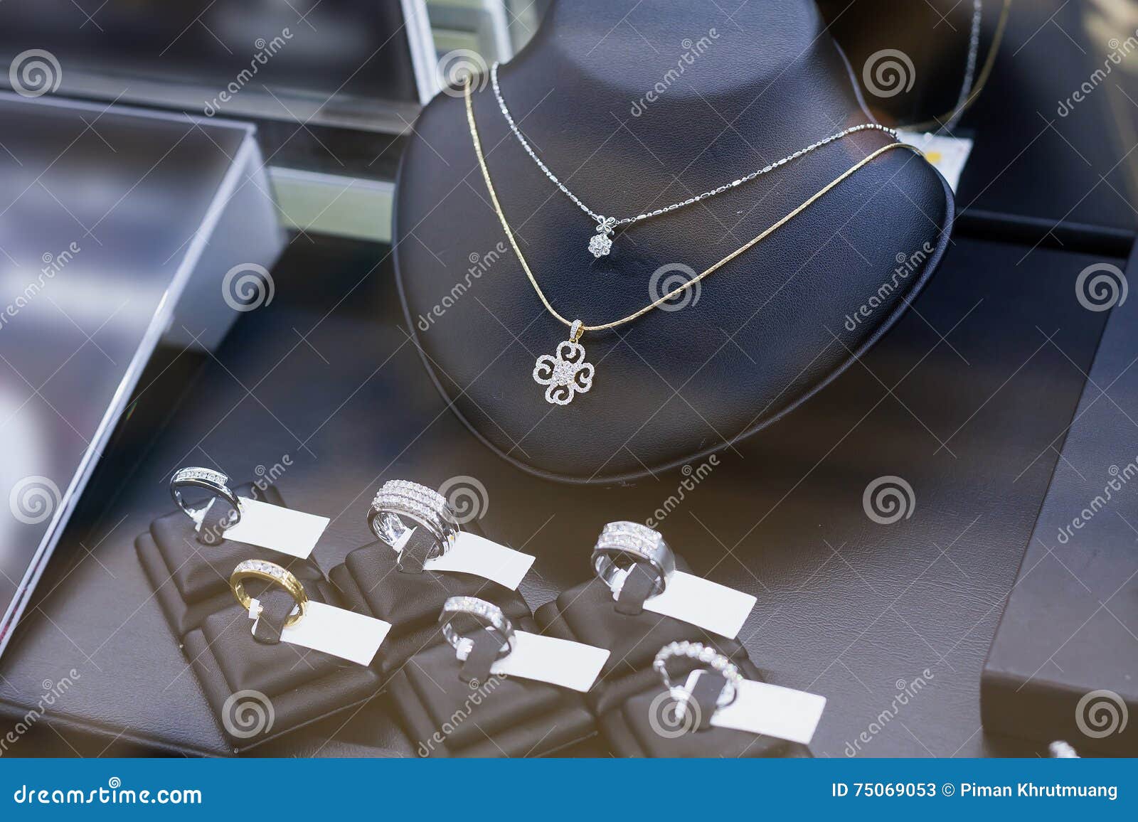Jewelry Shop Window Display Stock Image - Image of rings, market: 75069053