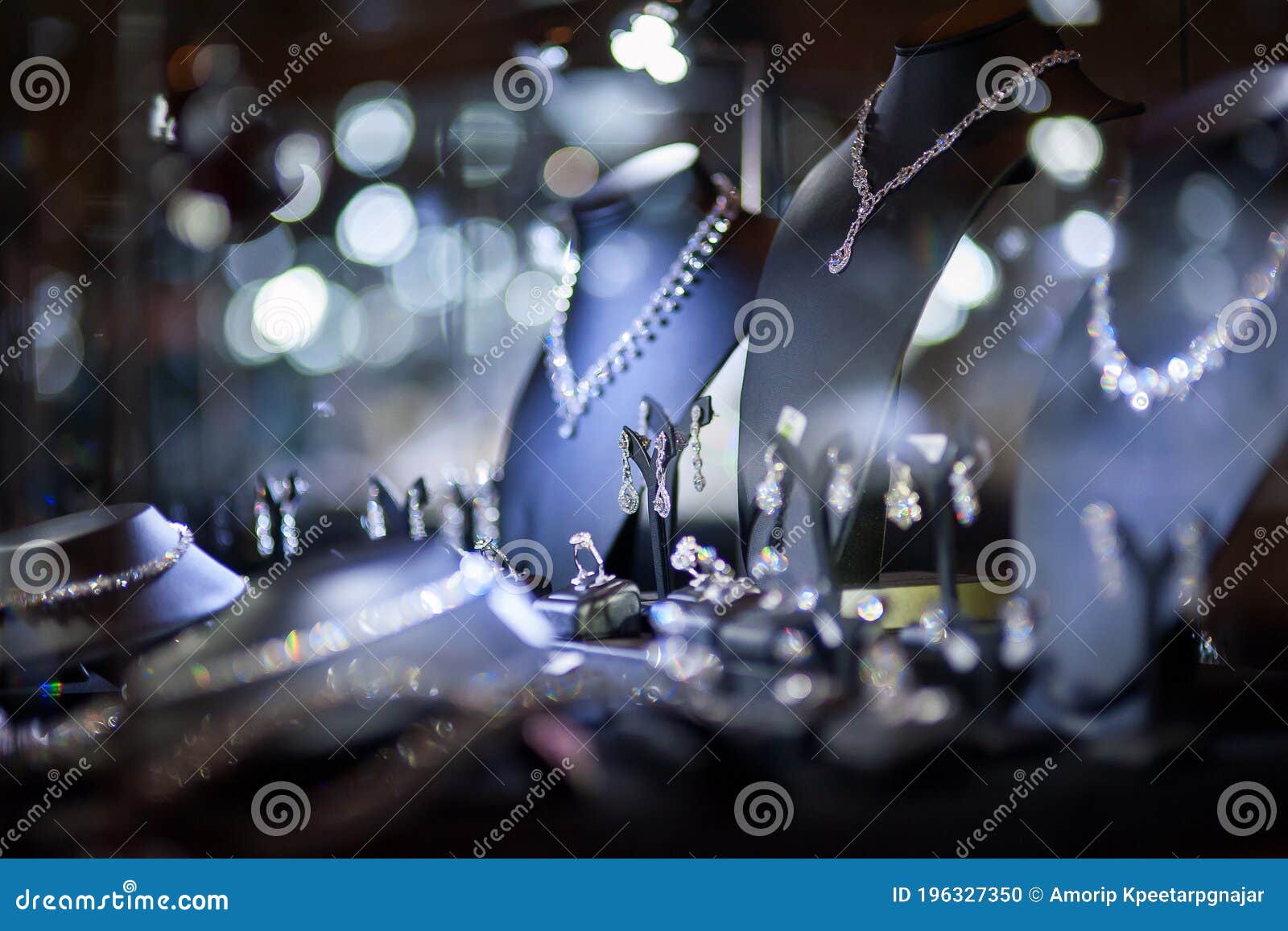 570 Fine Jewelry Window Display Stock Photos - Free & Royalty-Free ...