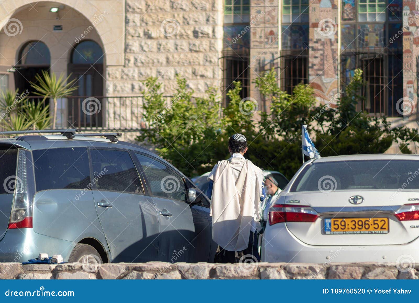 A Jewish Man is Praying Outside the Synagogue Editorial Image - Image ... A Jewish Man is Praying Outside the Synagogue Editorial Image - Image ...