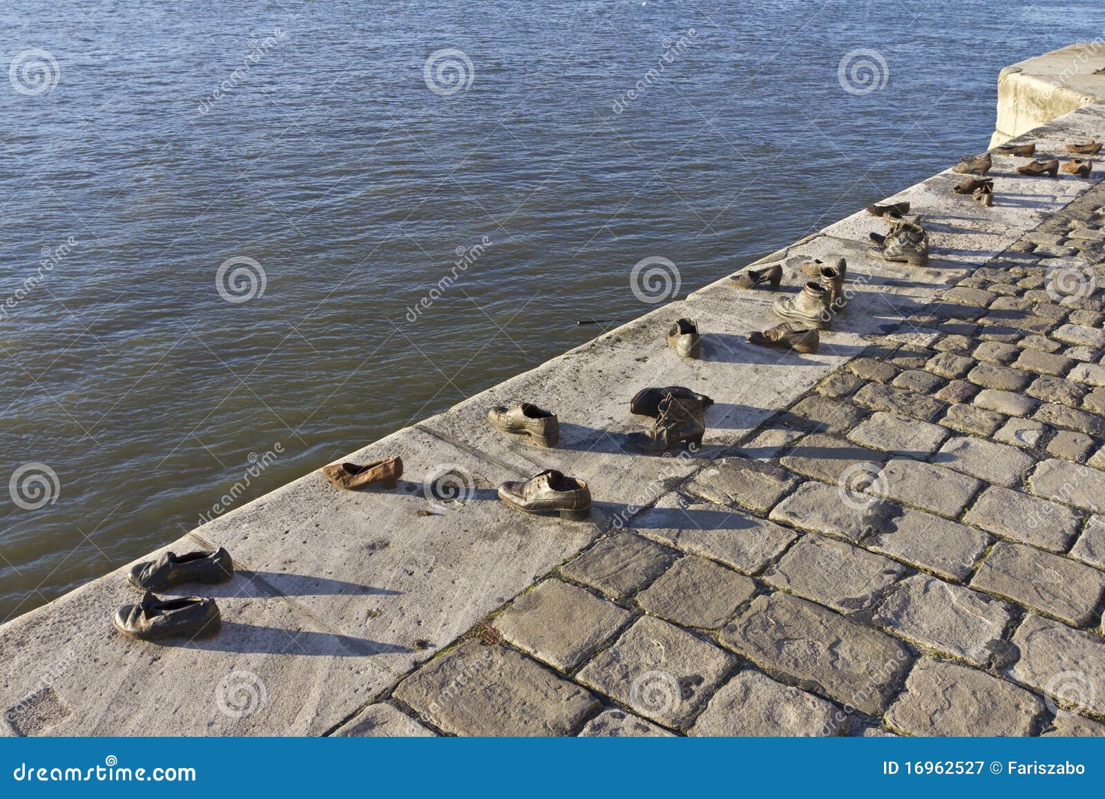 Jewish Memorial in Budapest Editorial Photography - Image of danube ...