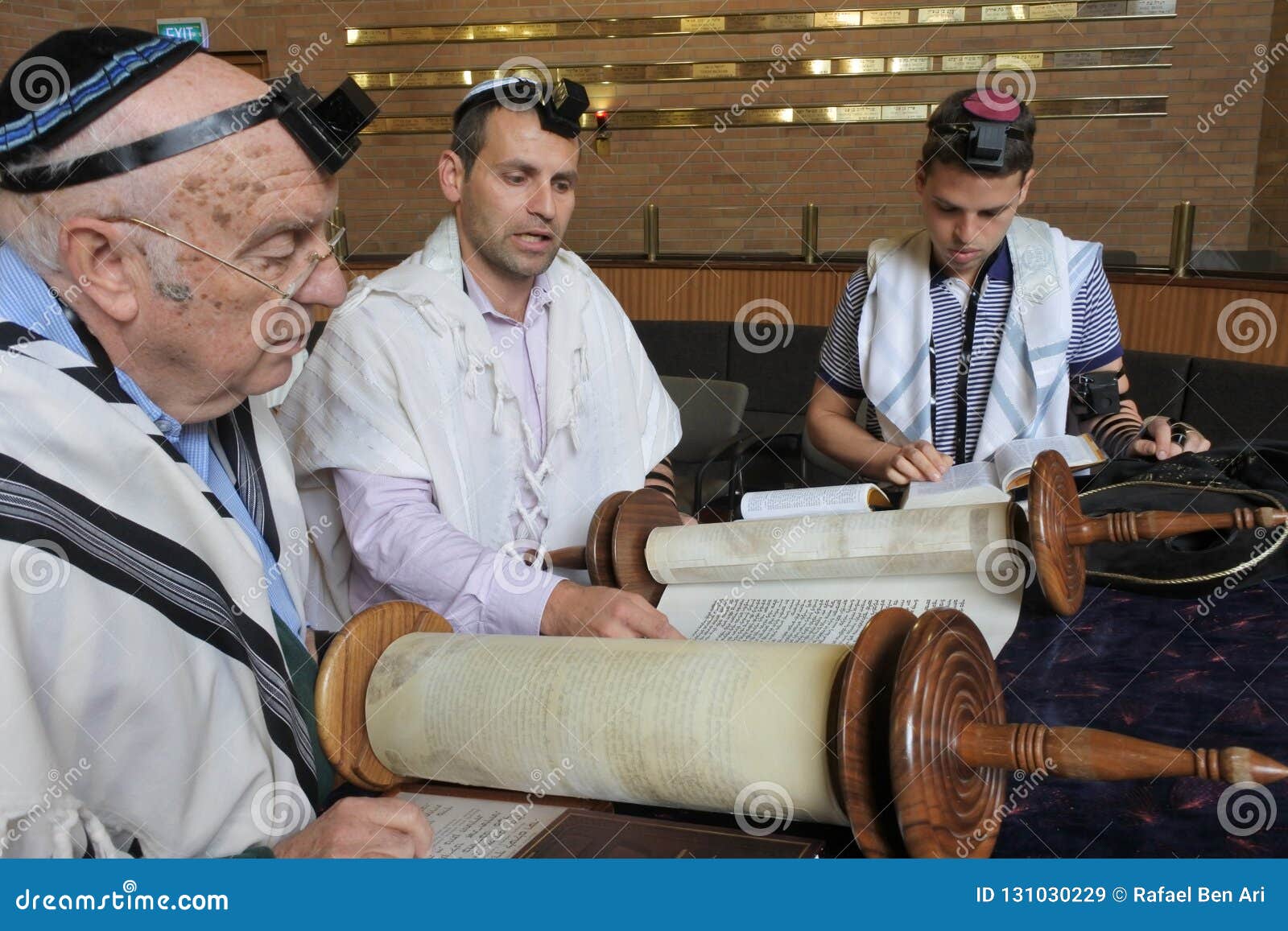 517 Reading Torah Scroll Stock Photos - Free & Royalty-Free Stock ...