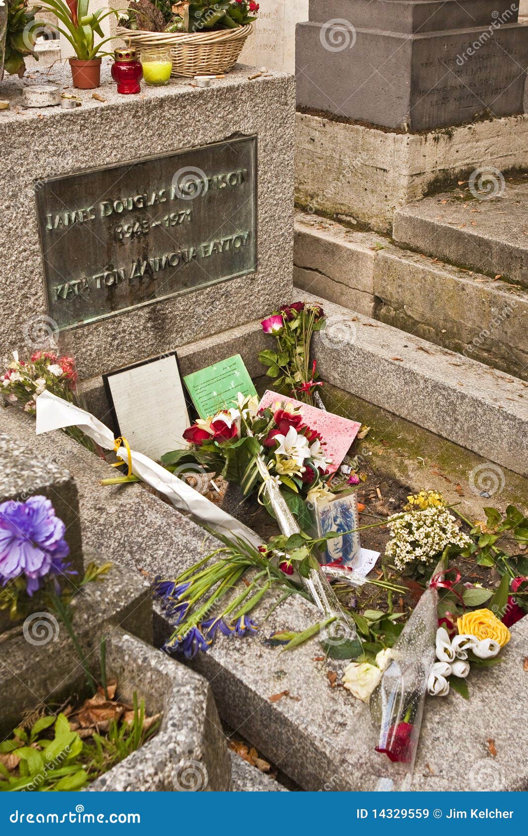 Jim Morrison s Grave editorial stock image. Image of star - 14329559