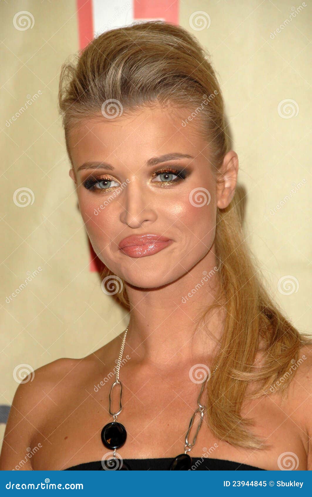 Joanna Krupa editorial image. Image of party, remember - 23944845