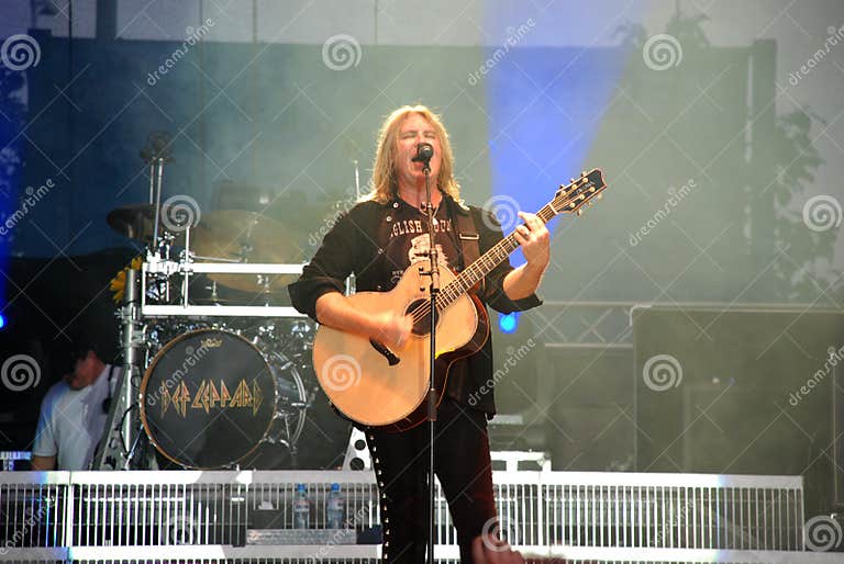 Joe Elliott, Def Leppard editorial stock image. Image of microphone ...