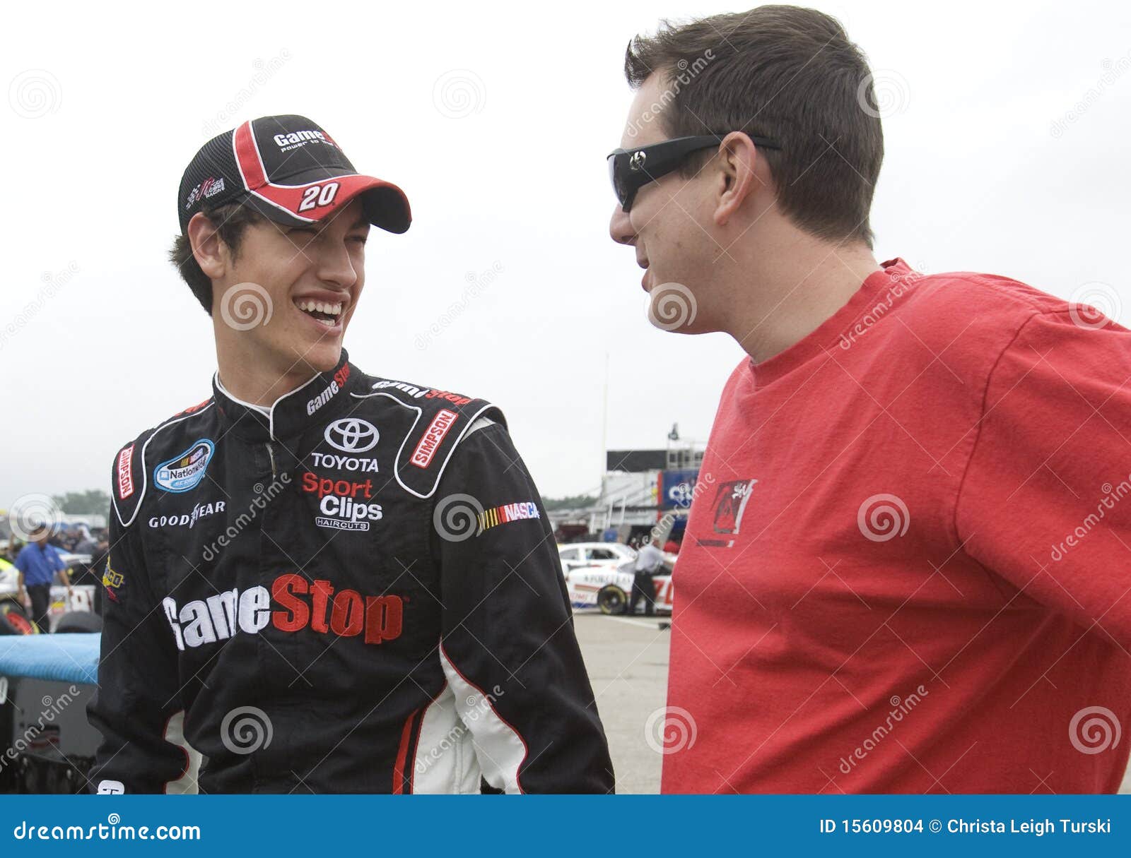 Joey Logano et Kyle Busch image stock éditorial. Image du vitesse ...