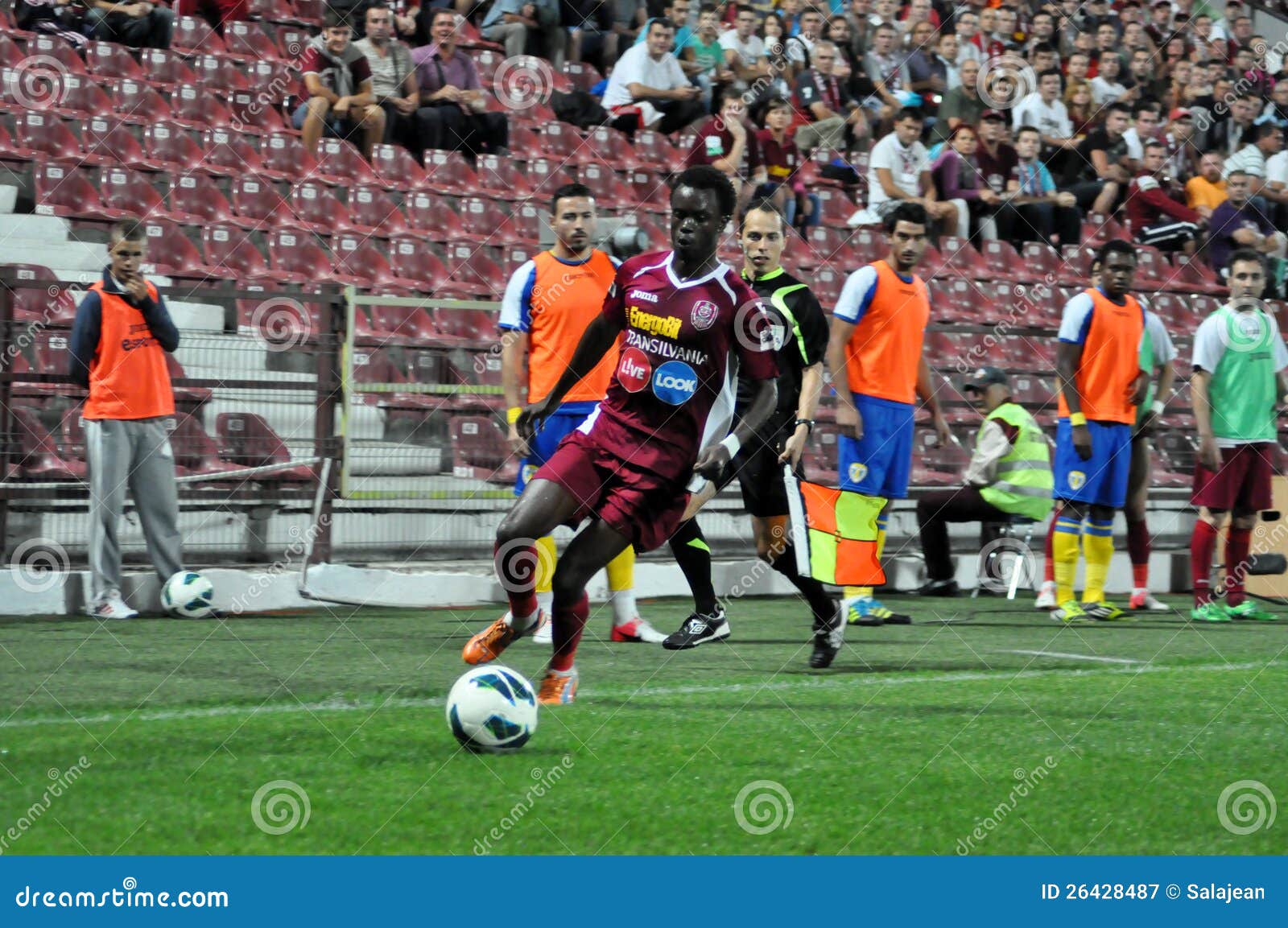 Jogador De Futebol Que Pinga Fotografia Editorial - Imagem de ofensa ...