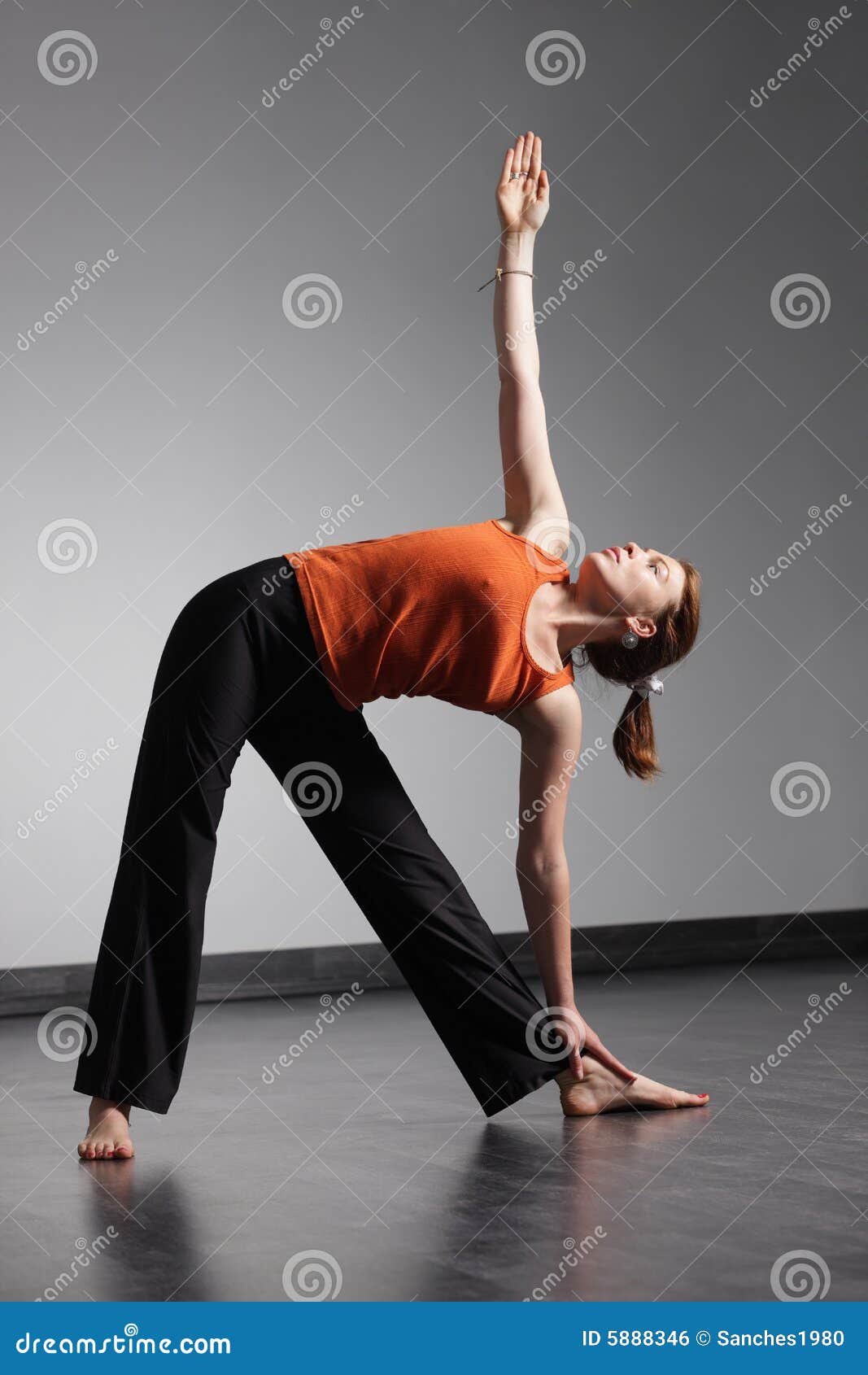 Jogi zdjęcie stock. Obraz złożonej z joga, szkolenia, wykonywania - 5888346