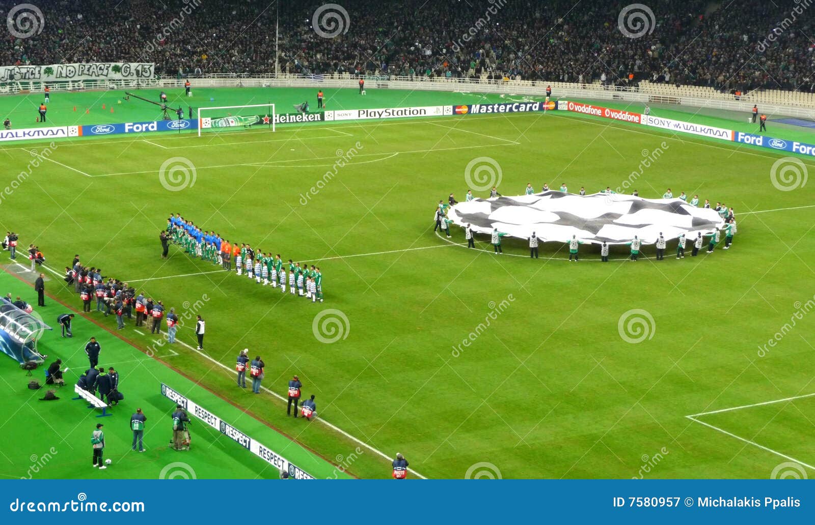 Jogo de Champions League fotografia editorial. Imagem de ventilador ...