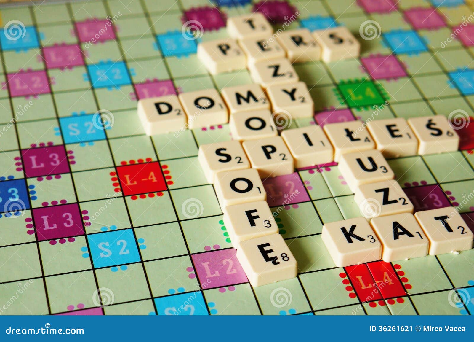 Jogo do Scrabble foto editorial. Imagem de quadrado, comércio - 36261621