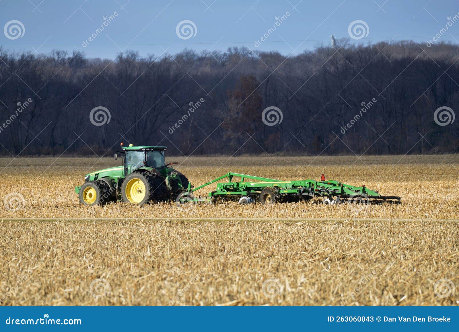 John Deere 8345R Tractor Pulling a 2730 Disk Ripper Editorial Stock ...