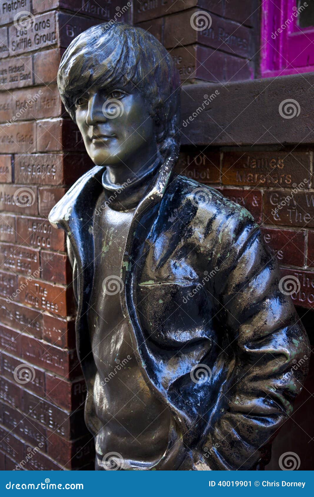 John Lennon Statue in Liverpool Editorial Photo - Image of landmarks ...