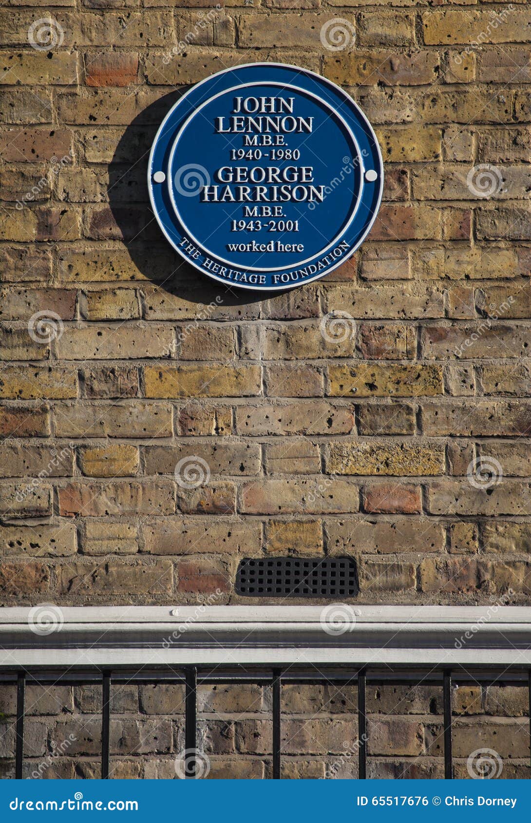 John Lennon Y George Harrison Blue Plaque En Londres Foto editorial ...