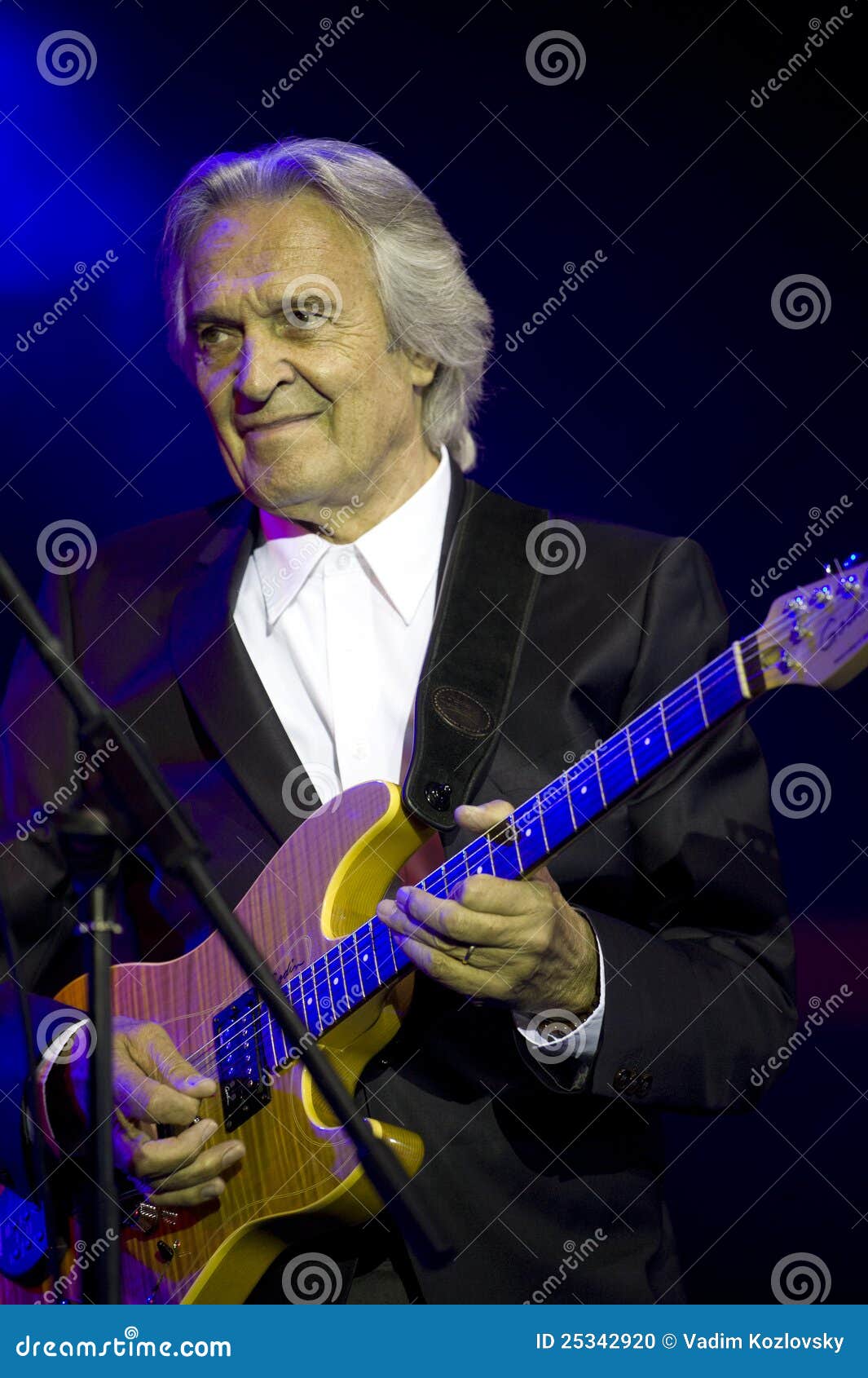John McLaughlin editorial image. Image of fashion, guitar - 25342920