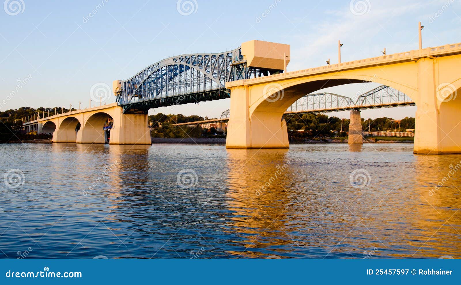 John Ross Bridge in Chattanooga Stock Image - Image of tennessee, glow ...