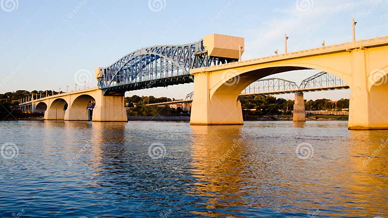 John Ross Bridge in Chattanooga Stock Image - Image of tennessee, glow ...