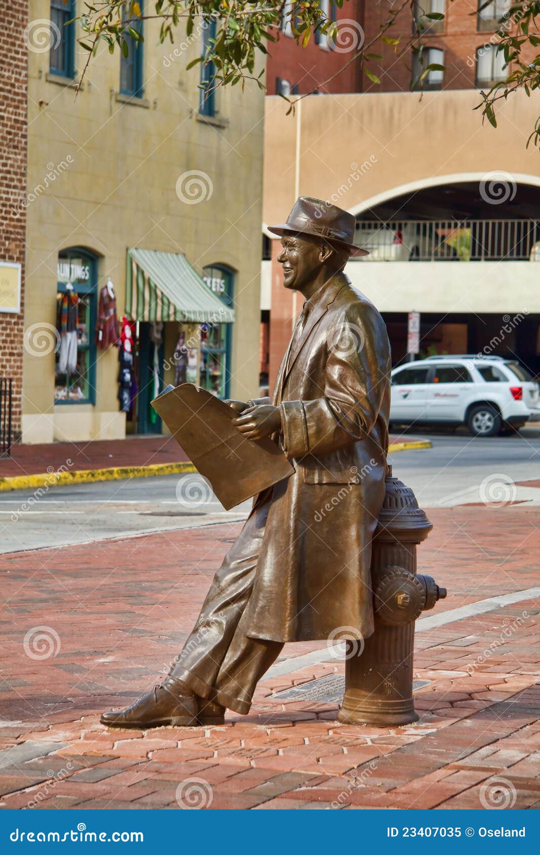 Johnny Mercer Statue editorial image. Image of mercer - 23407035
