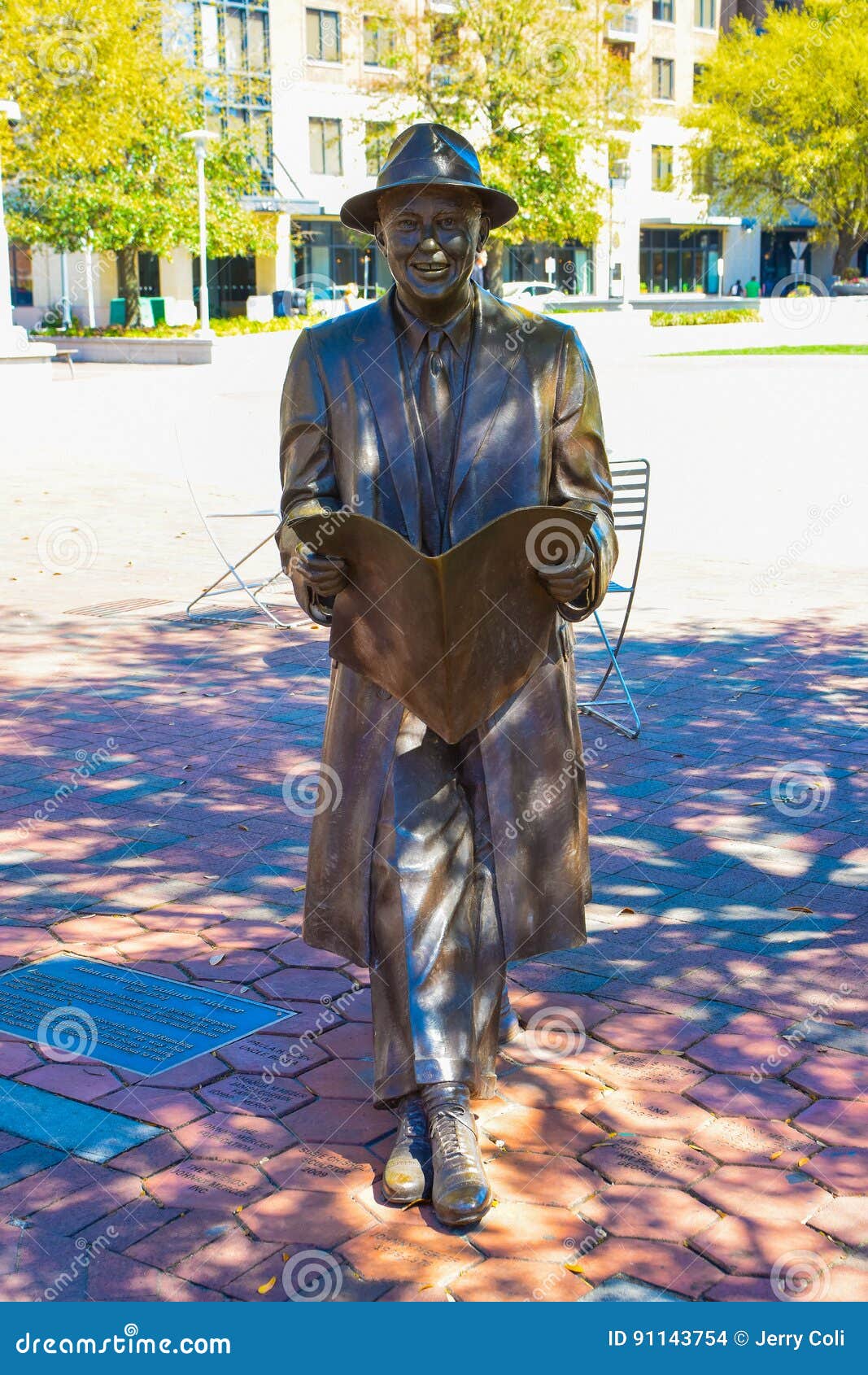 Johnny Mercer Statue imagem de stock editorial. Imagem de localizado ...