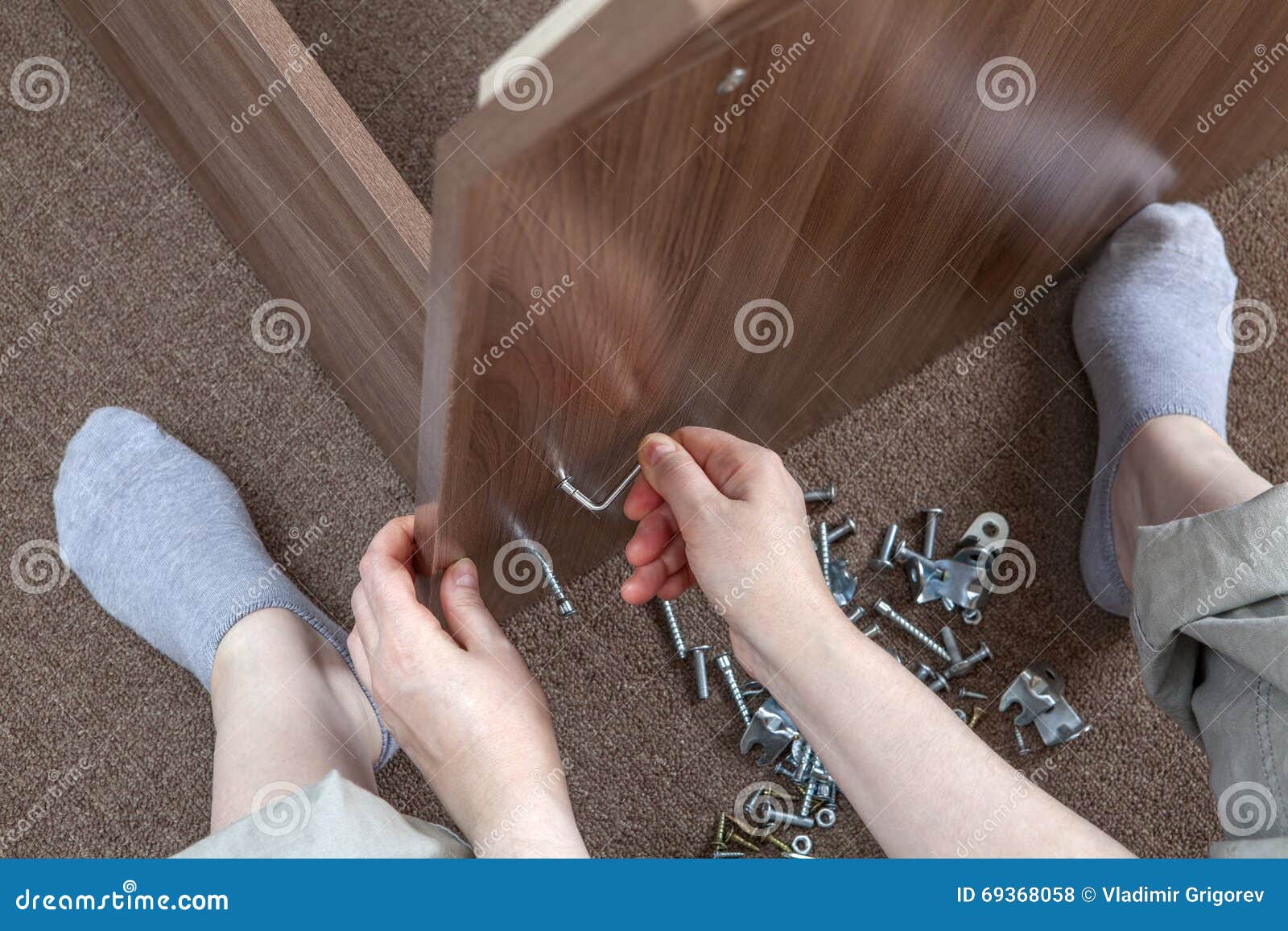 Joiner Furniture Assemblage at Home Using Allen Key, Hexagonal W Stock ...