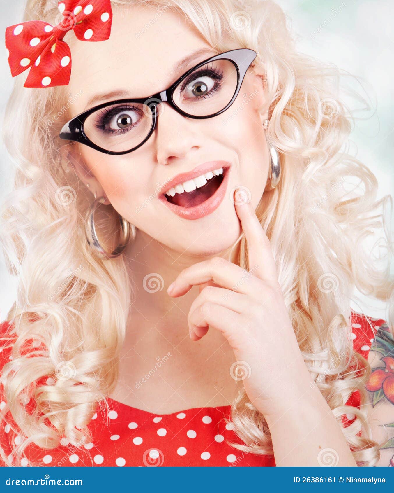 Jolie Broche Vers Le Haut De Fille Image Stock Image Du Attrayant