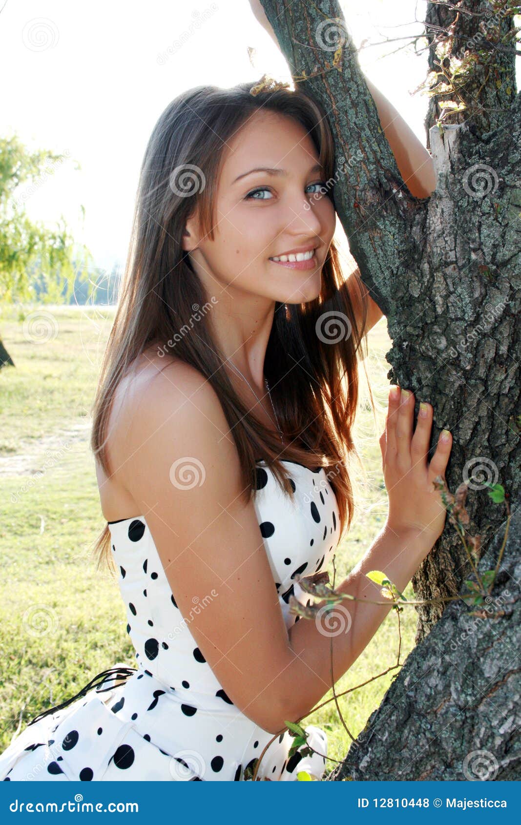 Jolie fille de sourire photo stock. Image du amical, magnifique - 12810448