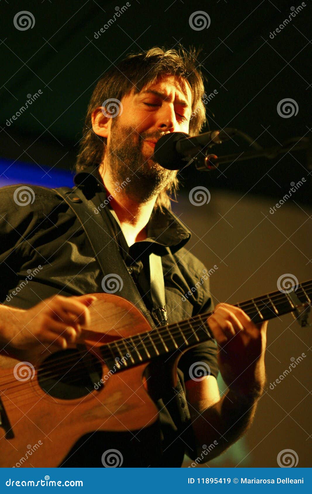 Jon Gomm Live editorial stock image. Image of live, music - 11895419