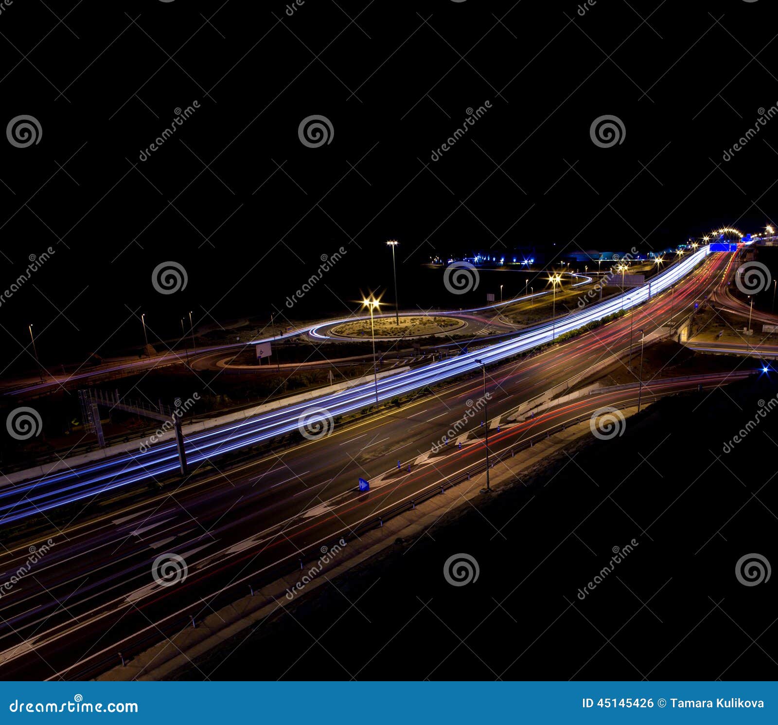 Jonction D'autoroute La Nuit Photo stock - Image du circulation, above ...
