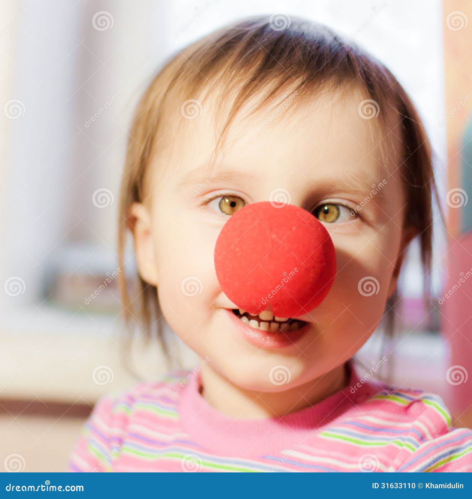 Jong geitje met rode neus stock foto. Image of kind, leuk - 31633110