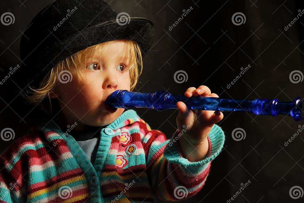 Jong Kind Met Muzikale Fluit 1 Stock Foto - Image of één, laag: 1921808