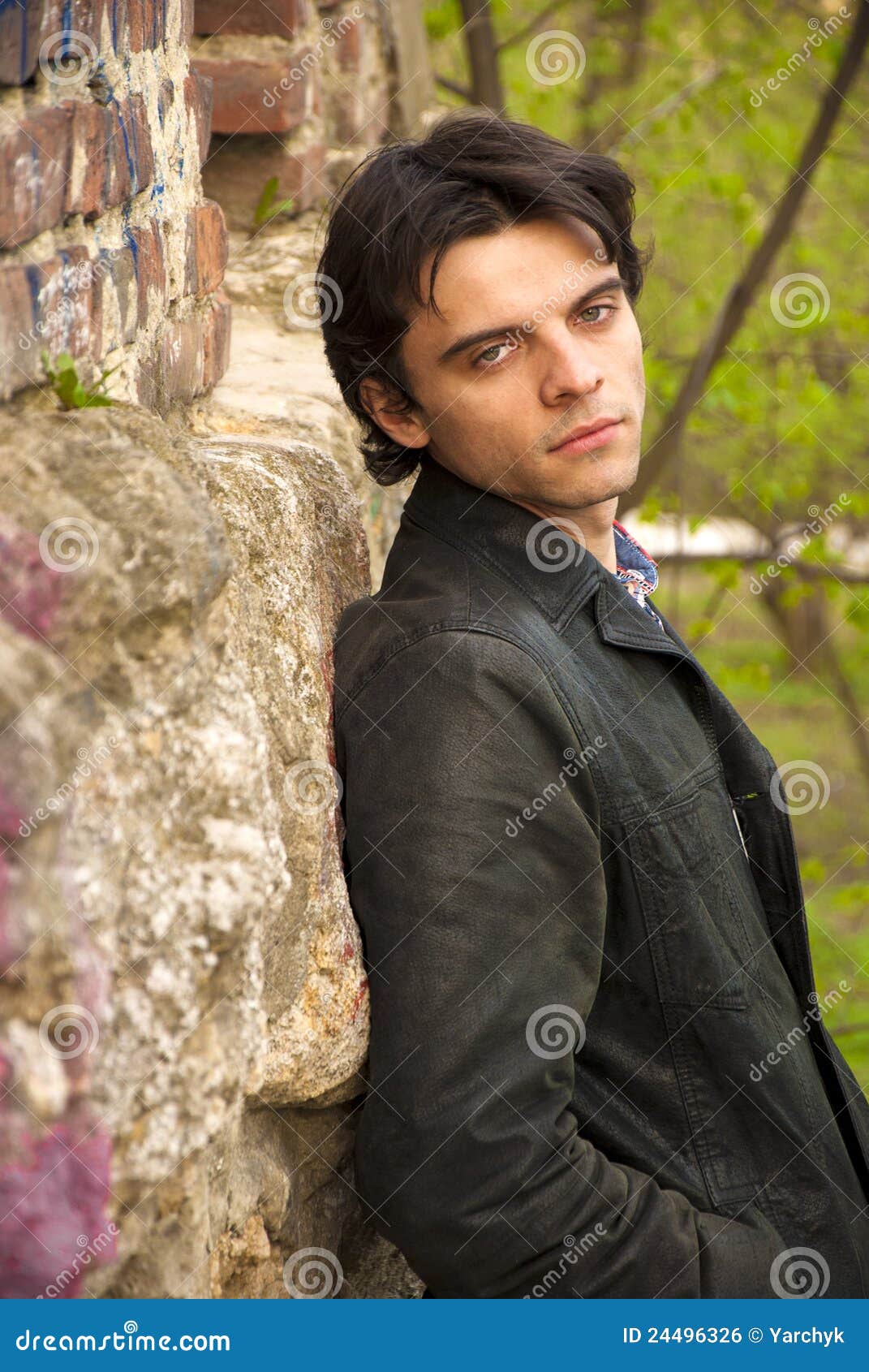 Jong knap mannelijk model stock foto. Image of park, menselijk - 24496326