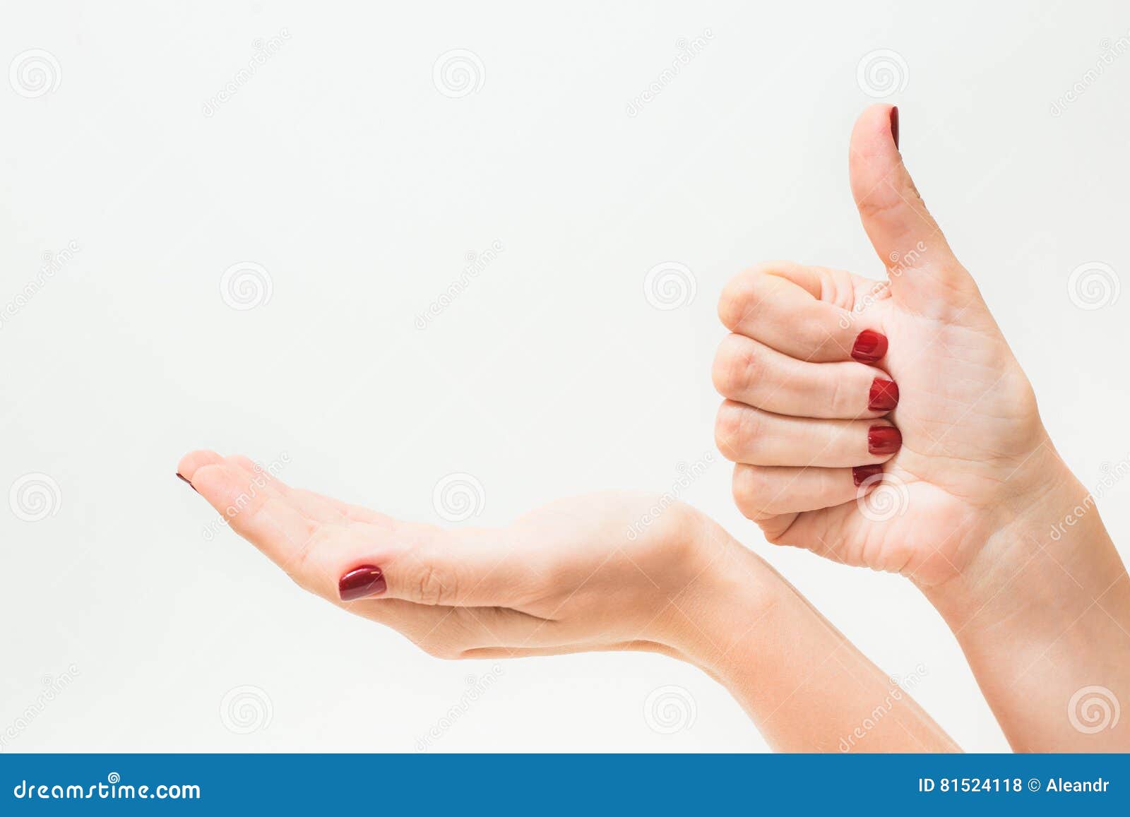 Jong Meisje Met De Rode Hand Van De Manicureholding Stock Foto - Image ...