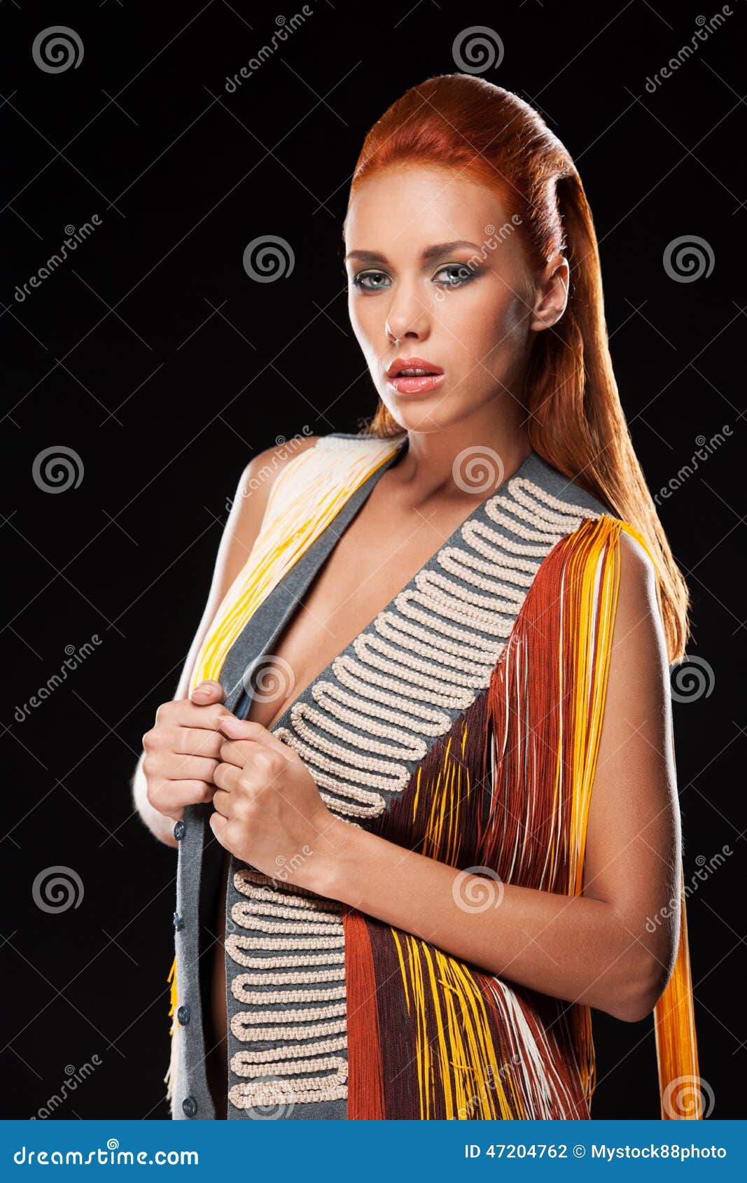 Jong Mooi Vrouwelijk Model in Kleurrijke Kleding Stock Foto - Image of ...